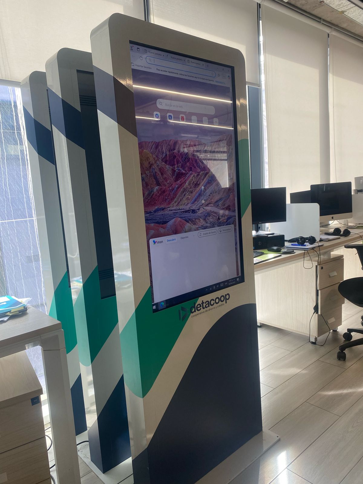 Tótem Digital Interactivo - Pantalla táctil 43" - Sistema operativo Android