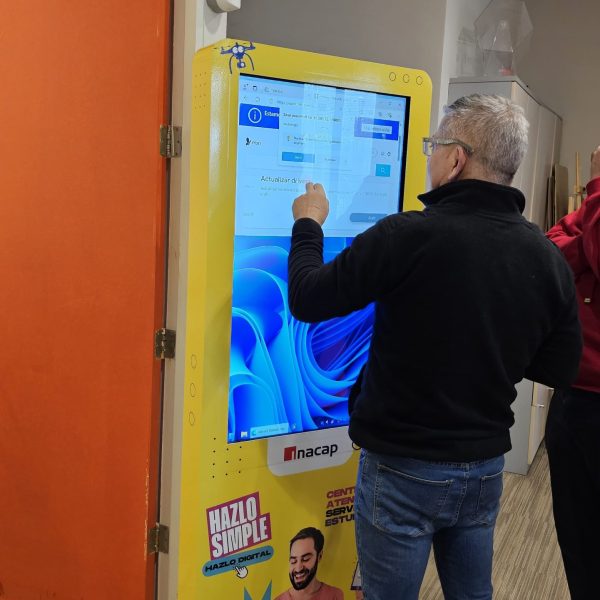 Tótem Digital Interactivo - Pantalla táctil 43" - Sistema operativo Android